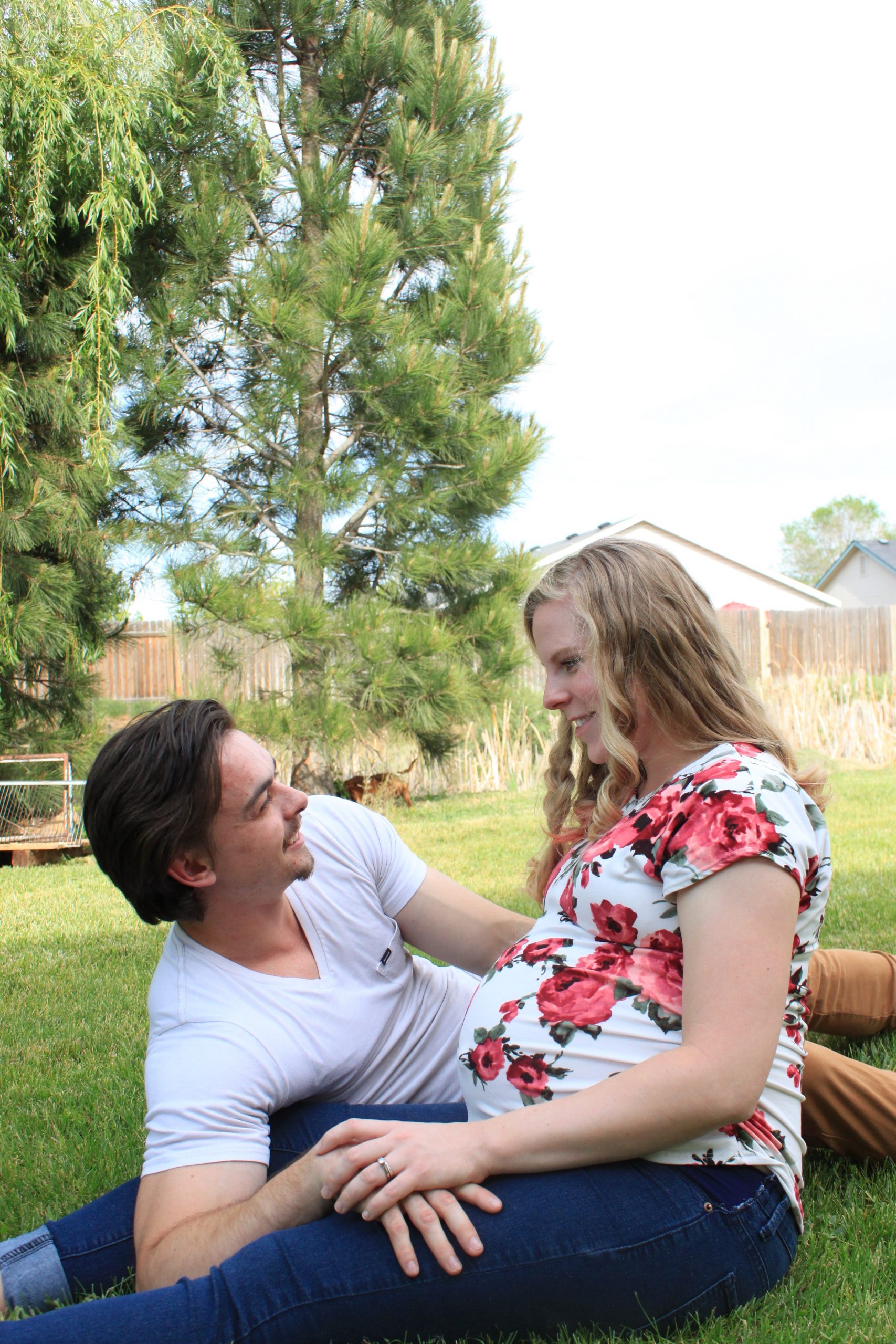 Maternity Pose Ideas for Your Photoshoot - One Fit Mamma